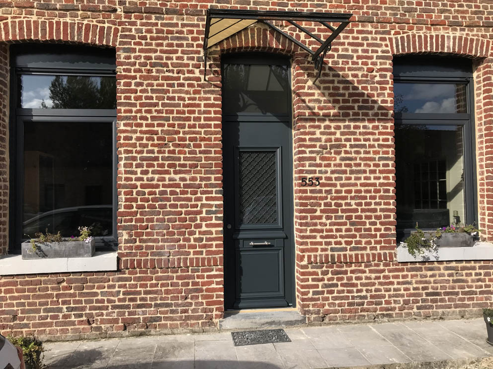 Chassis PVC Gris 7016 et porte d'entrée alu à Rosult